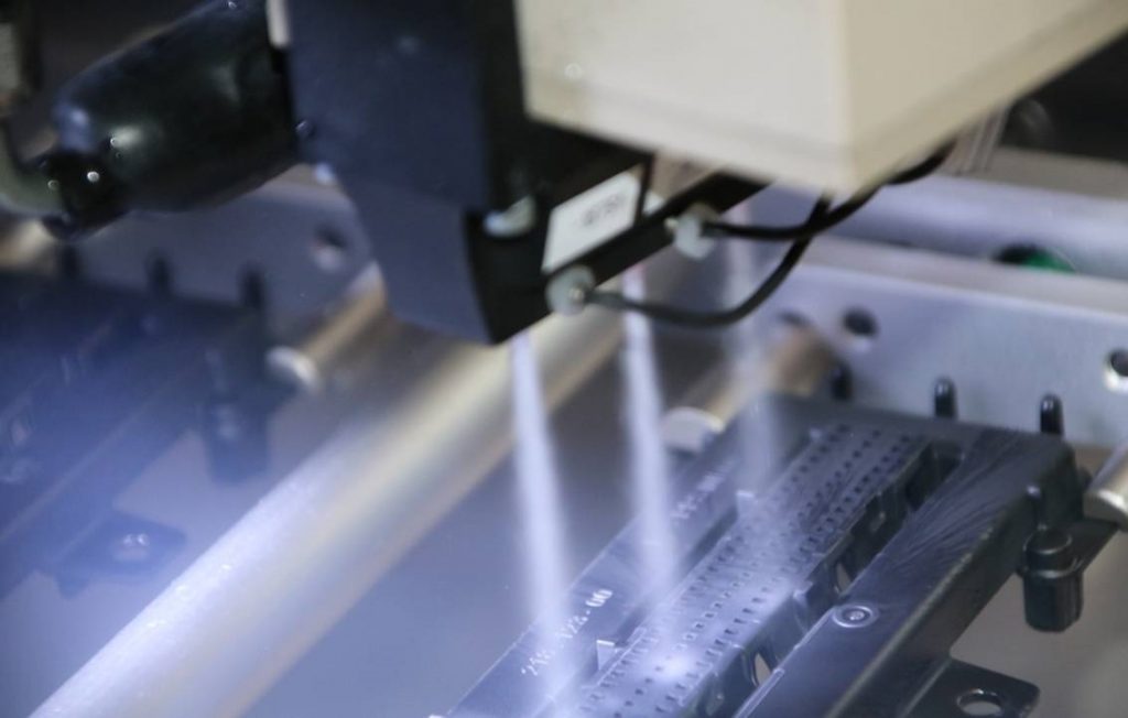 Deburring And Cleaning Plastic Components With CO2snow In A Single Dry ...